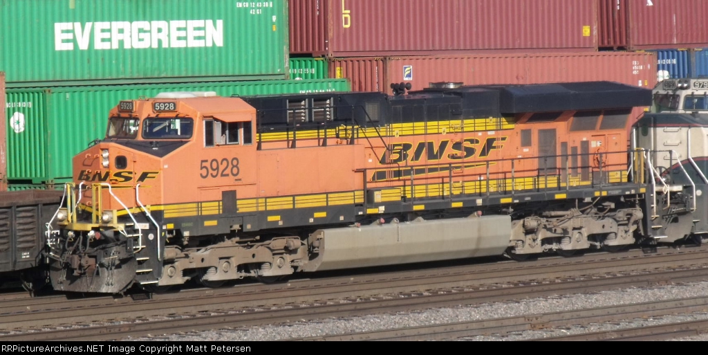 BNSF 5928